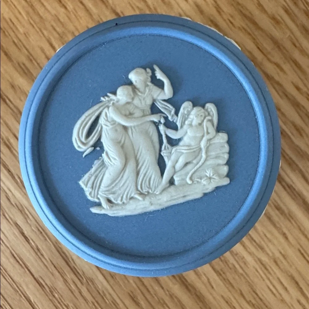 Wedgwood | Art | Wedgwood Jasperware Blue Trinket Box Neoclassical ...